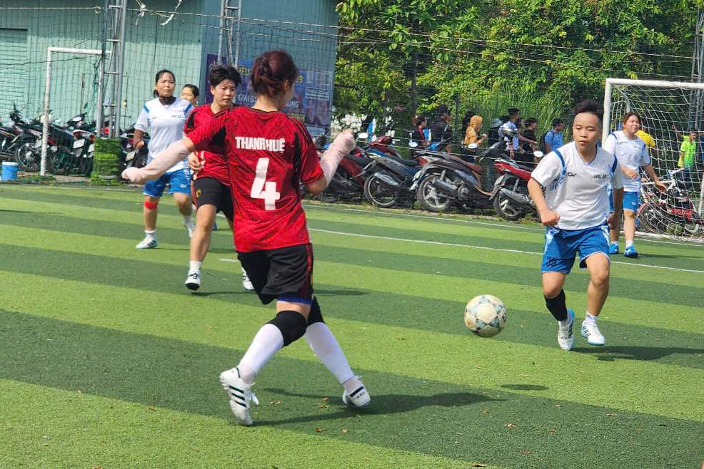 Sôi nổi Giải bóng đá mini nữ "LHG CUP" 2025 ở Hậu Giang