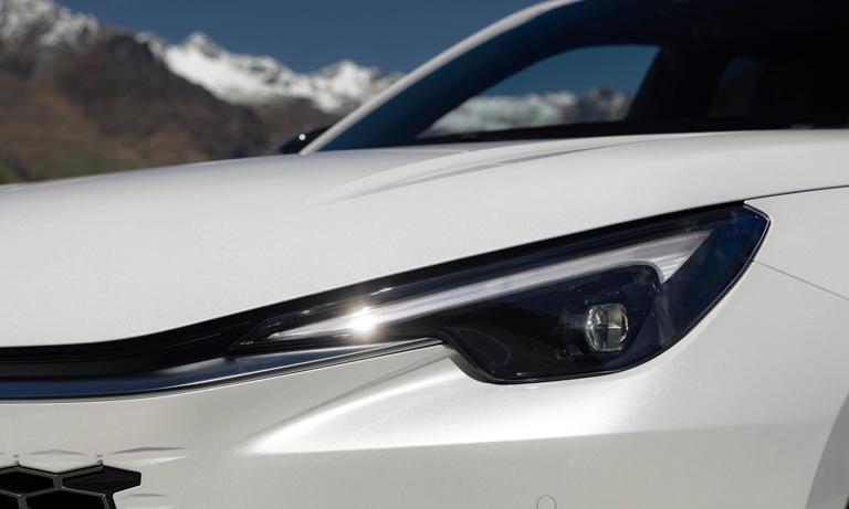 Nuevo Lexus LBX 2025: Híbrido, diseño premium y visión artística