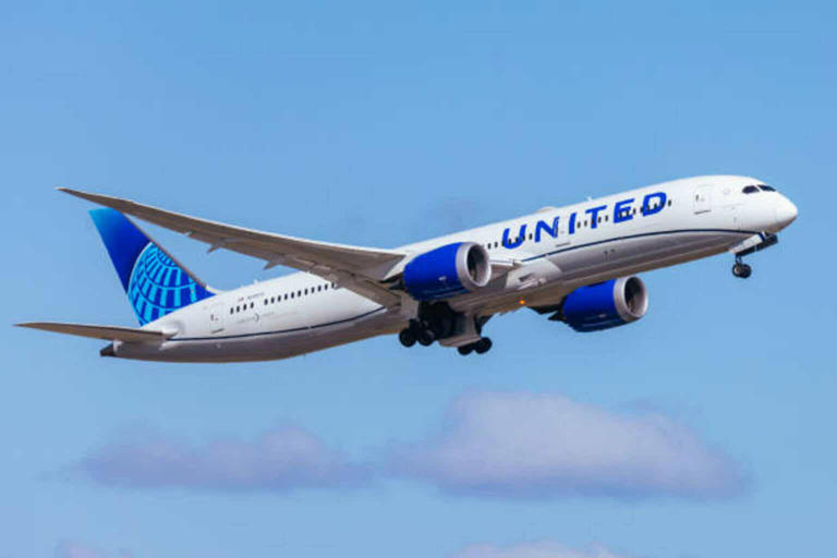 United Airlines steps up its economy class meal options for longer flights