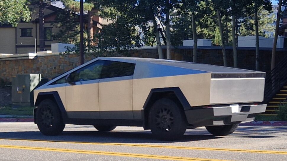 Tesla-werknemer begint anti-Musk-campagne en deelt interne info