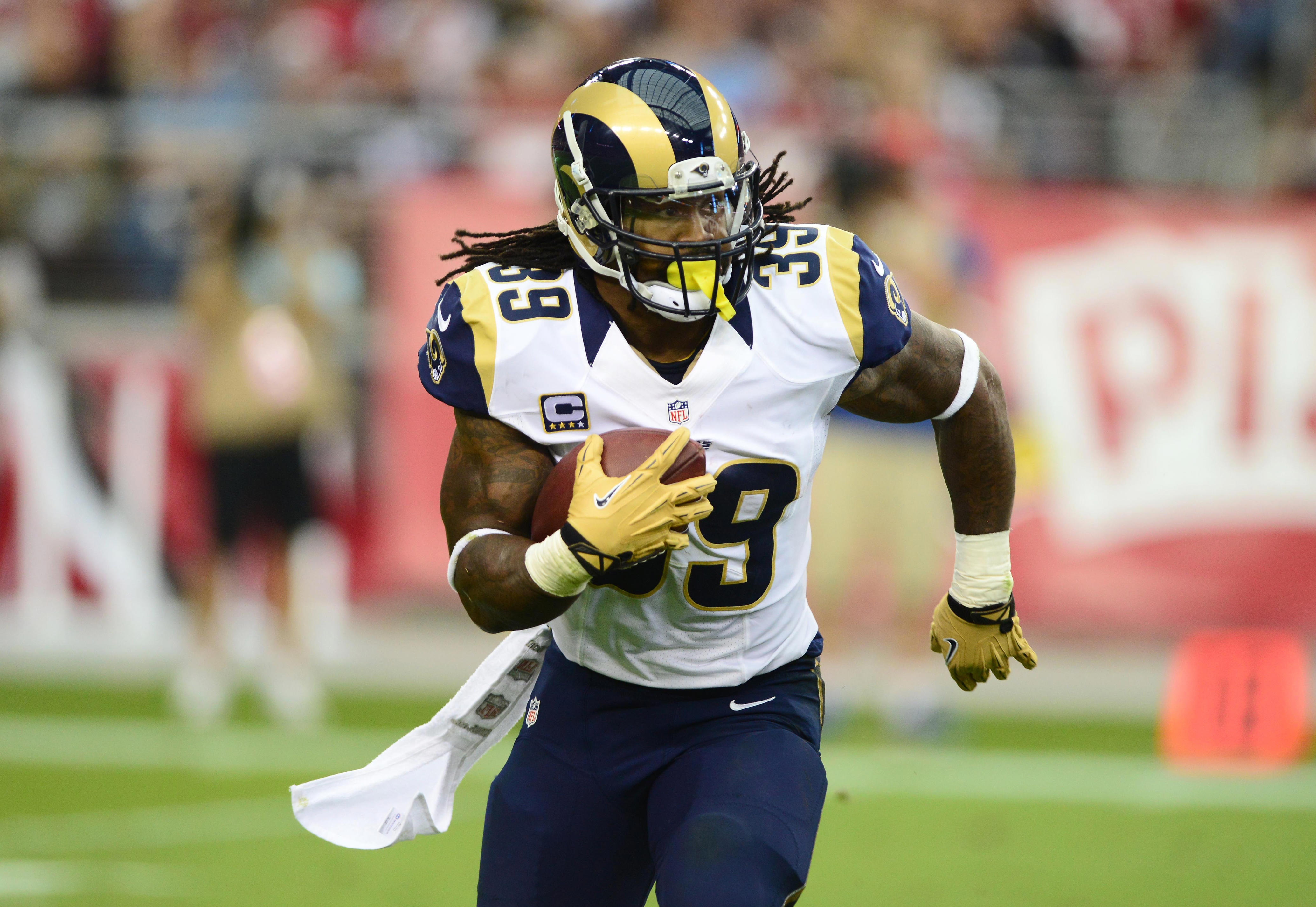 Look: Steven Jackson working as photographer at Rams-49ers game