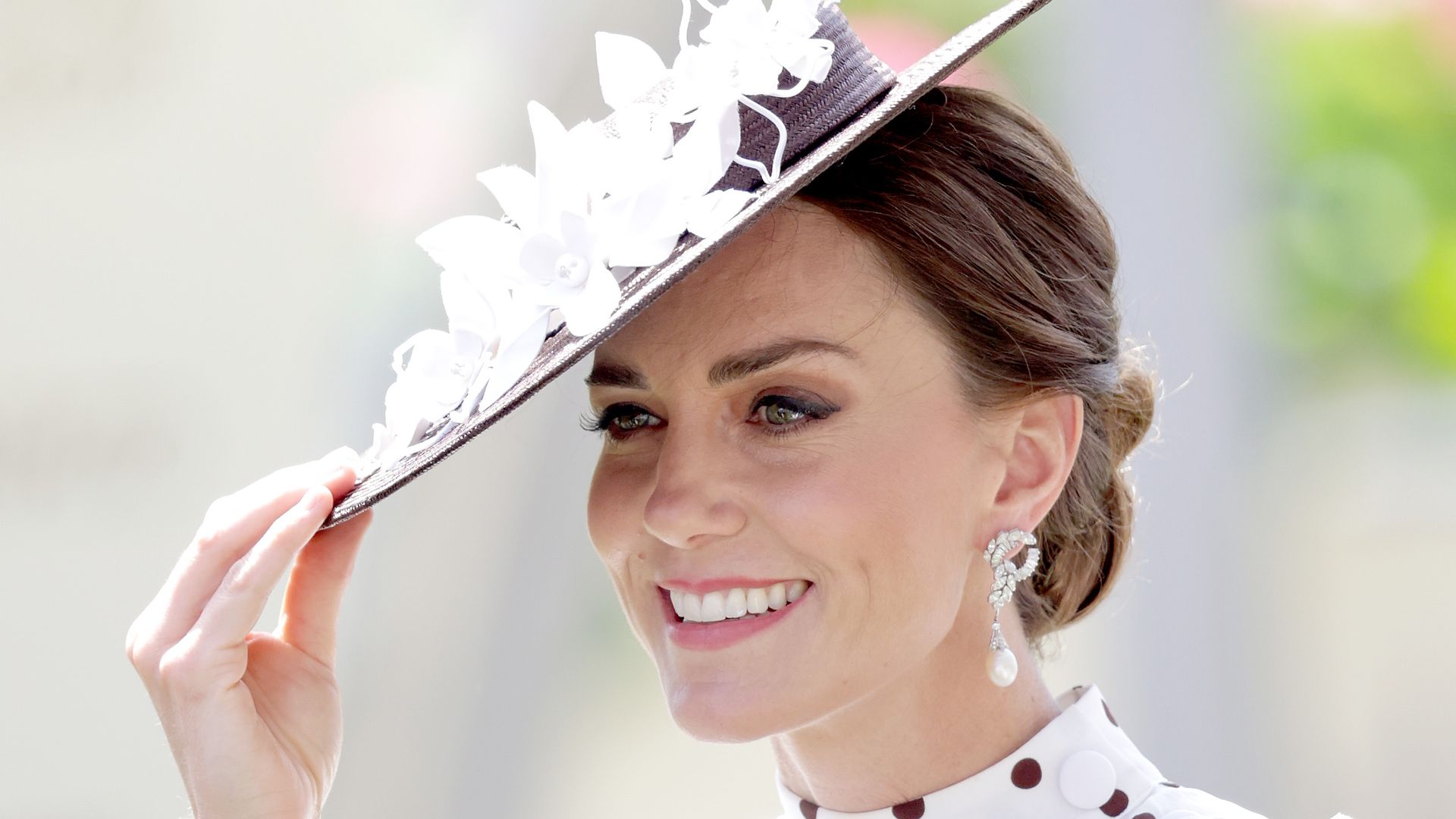 Princess Kate just schooled us on wearing a hair bow in your 40s