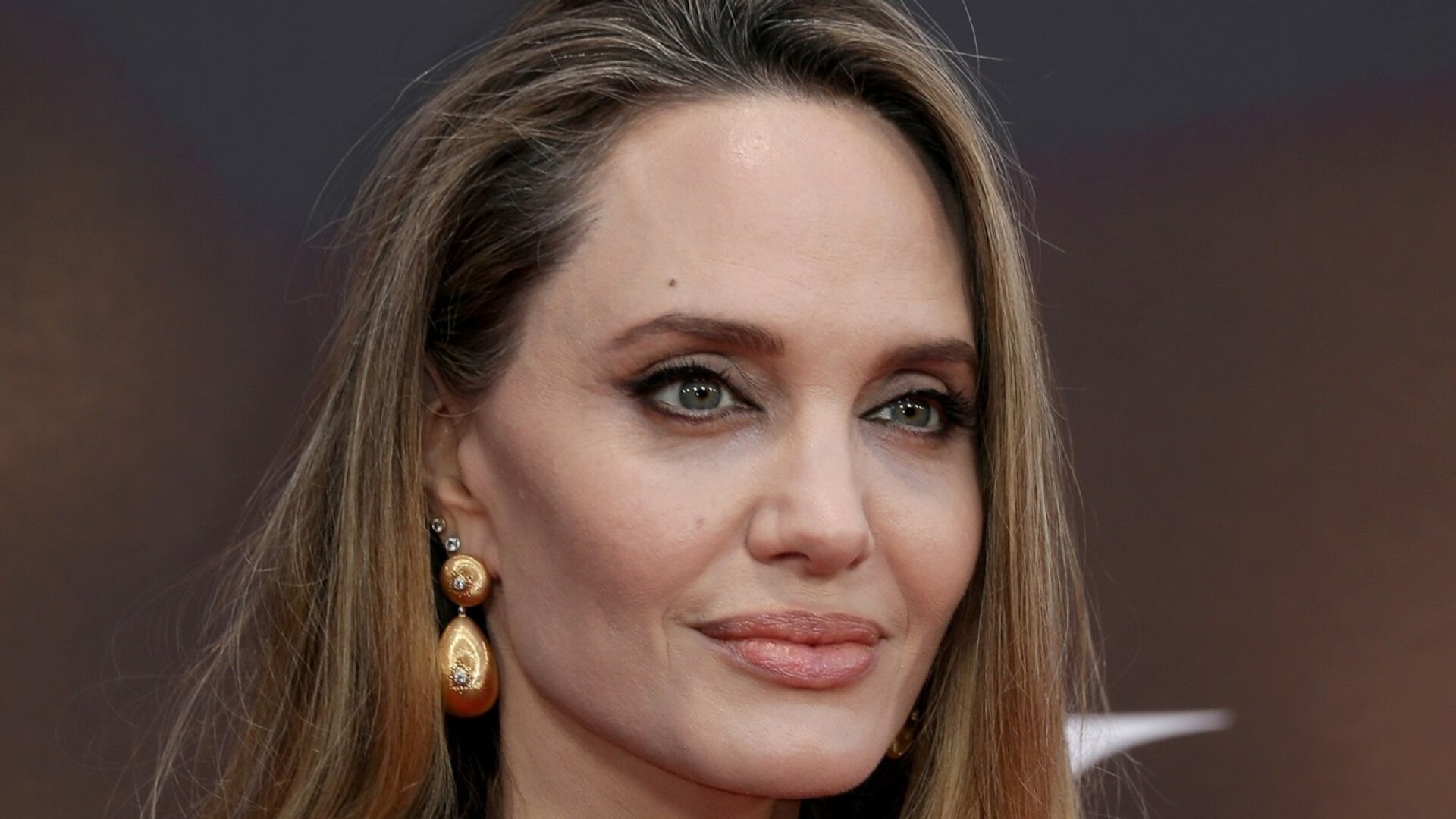 Angelina Jolie's Lavish Lifestyle Is Unbelievable