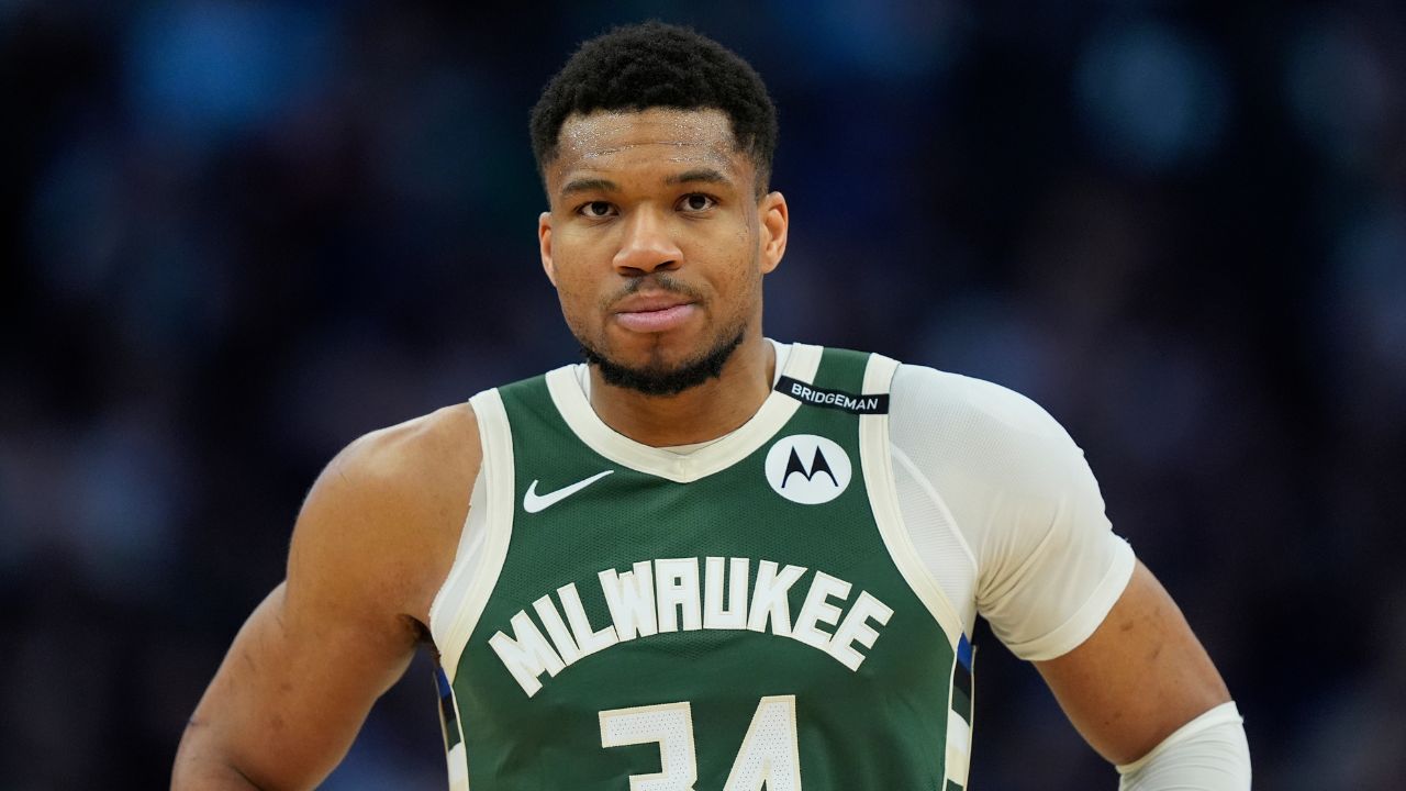 Report: Teams holding trade talks in hopes of Giannis becoming available