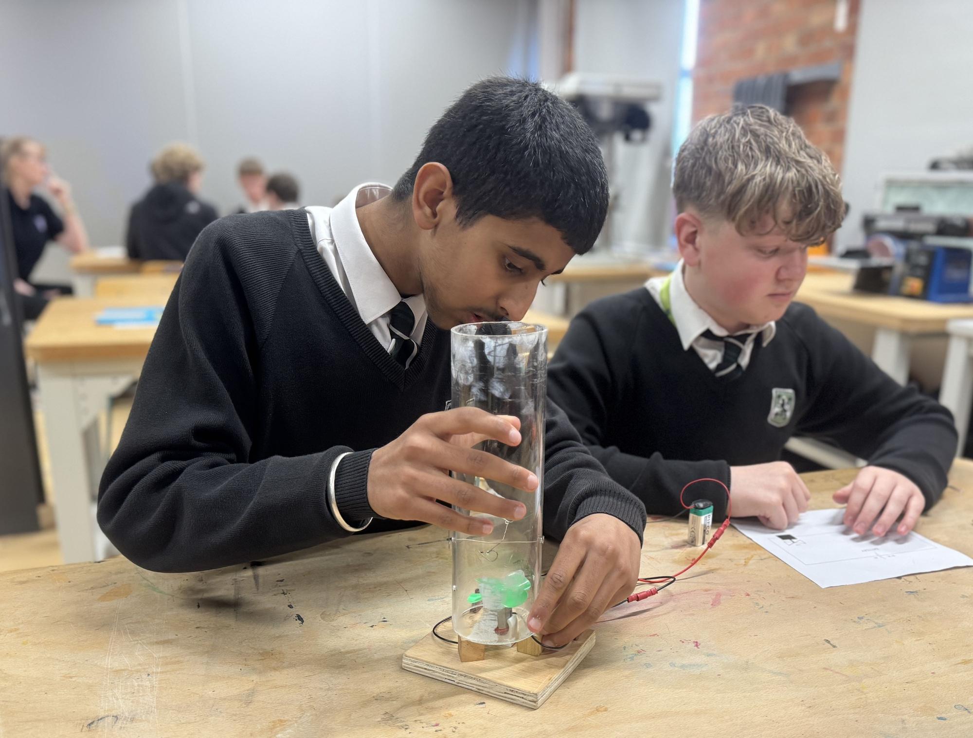 Hundreds of Derby students learn first-rate Rolls-Royce engineering ...