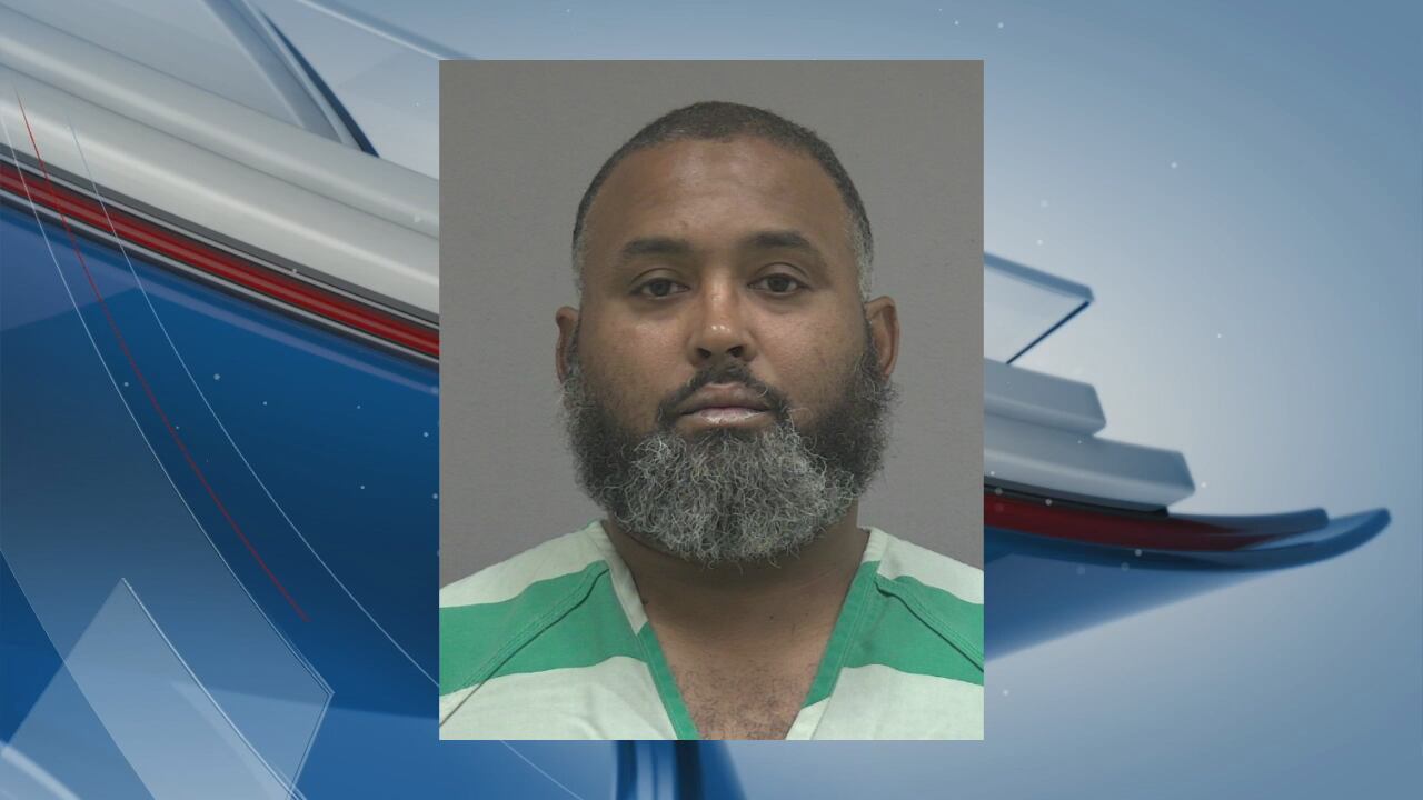 Gainesville man arrested after waving gun at people in Walmart parking lot