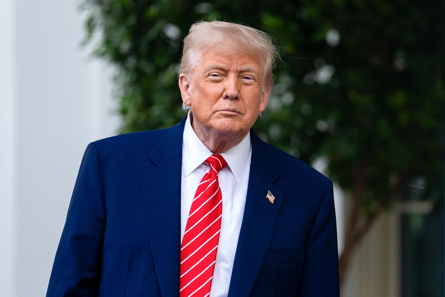 Trump to sign executive order that aims to slash drug prices by 59%