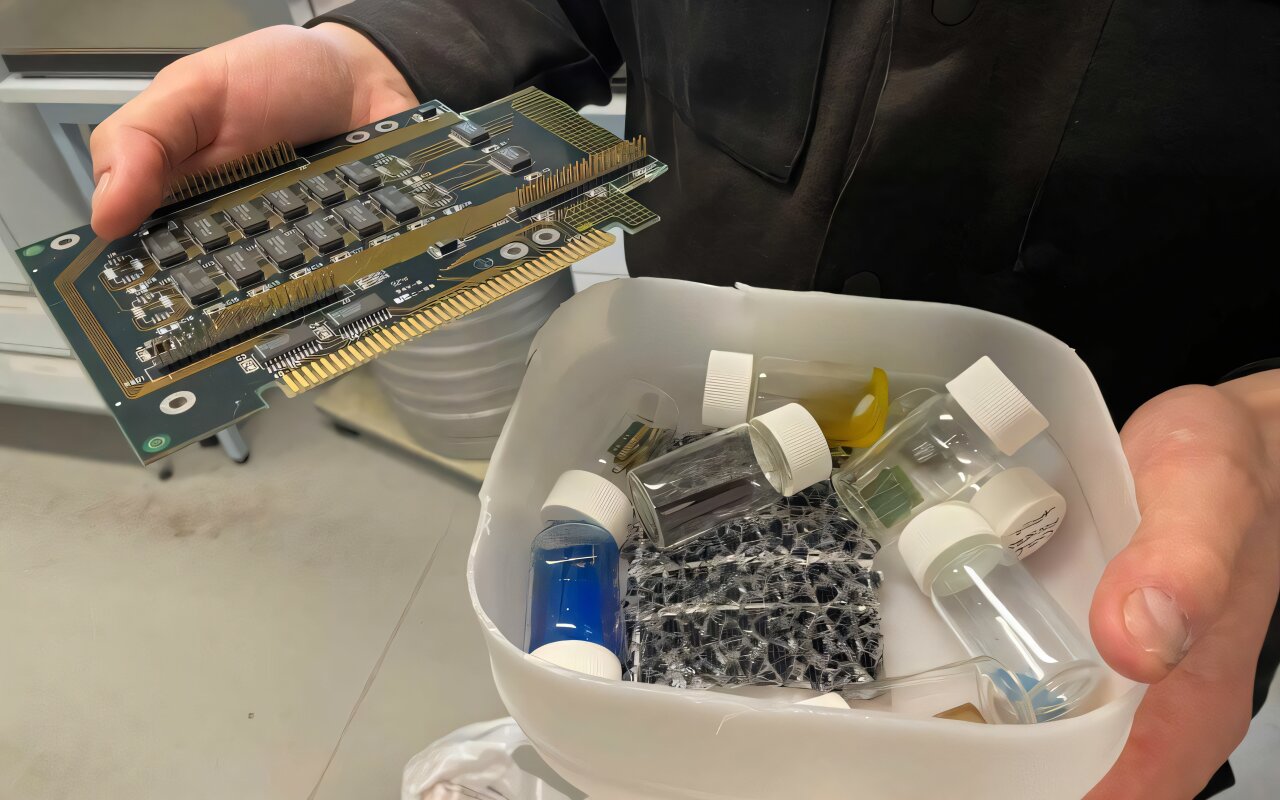 Fatty acids as solvents: New method enables extracting silver from ...