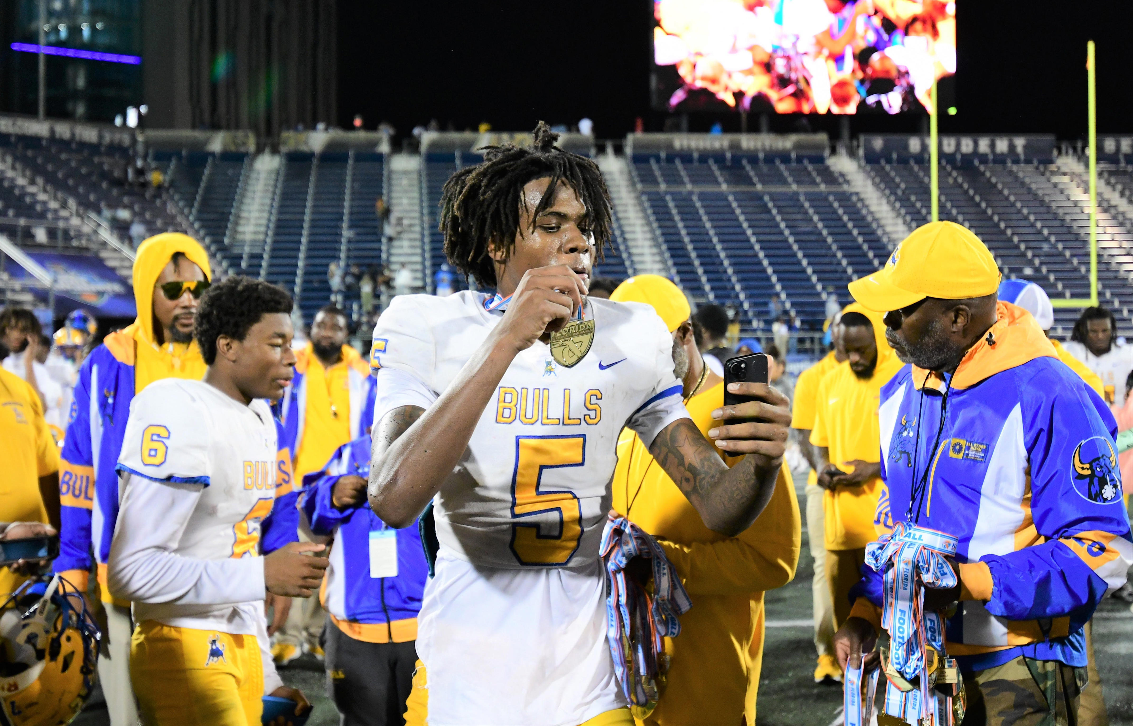 Four-star WR Calvin Russell snubs Michigan football for Syracuse