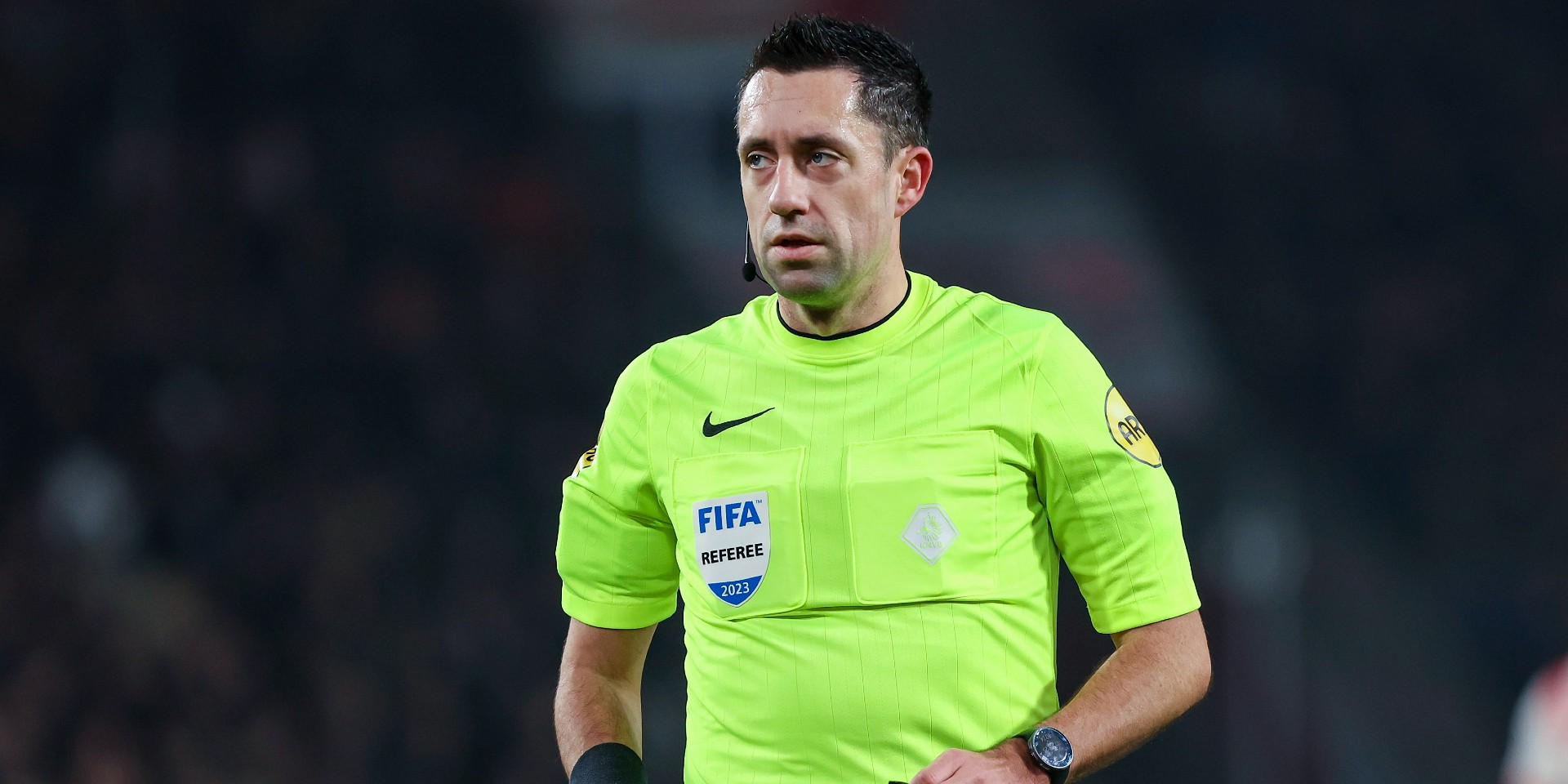 Nederlandse scheidsrechter onder vuur: 'Dat is echt zo'n thuisfluiter'