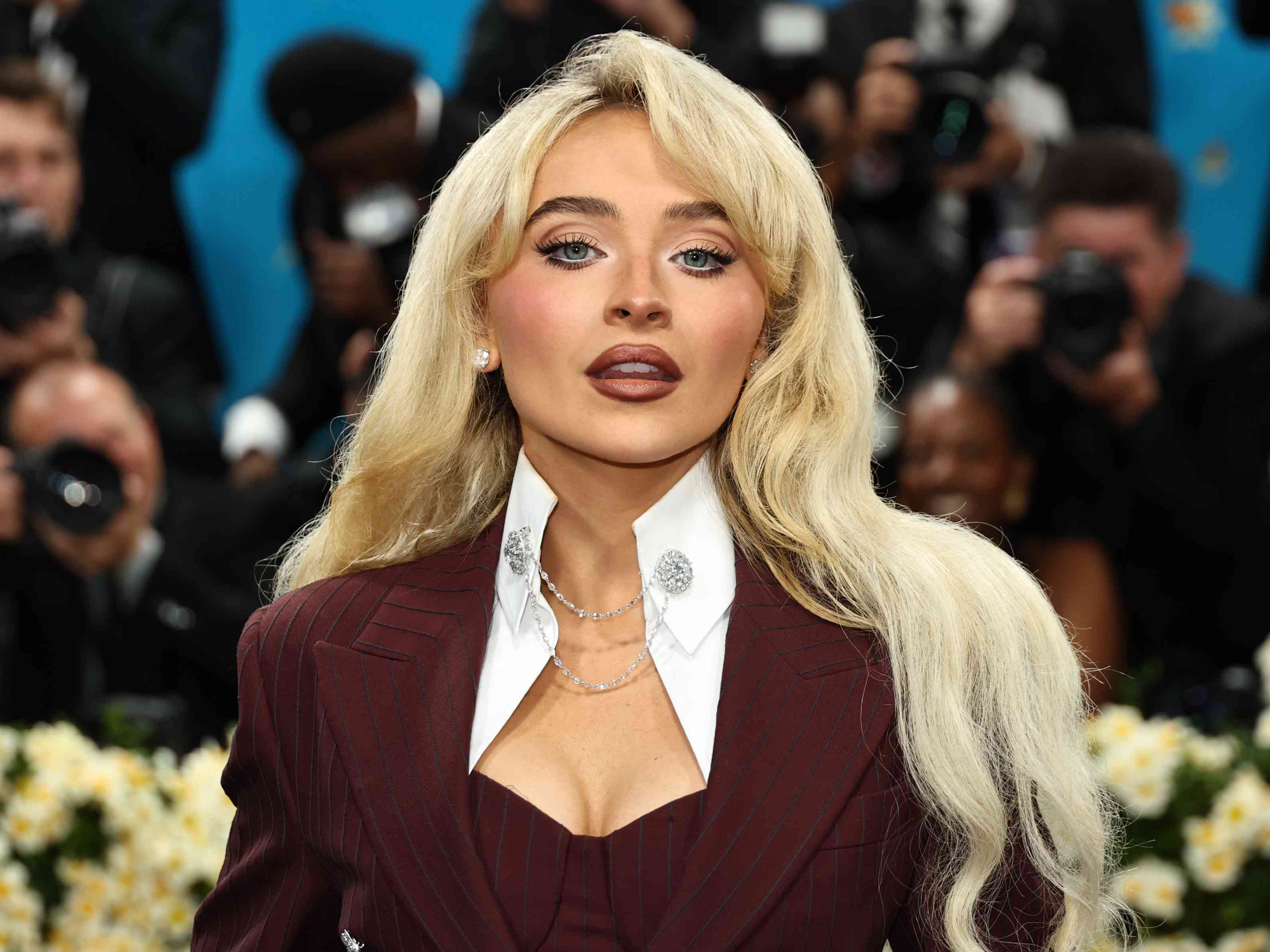 Sabrina Carpenter Traded Her Bouncy Blowout for a Cute Curly Bob