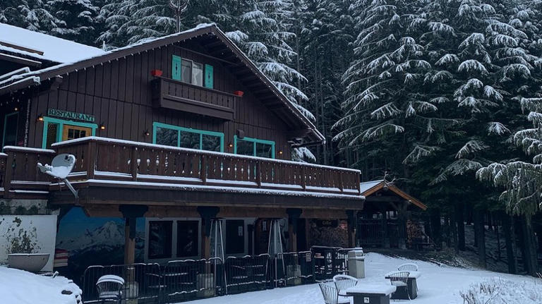 This Cozy Alpine Inn In The Washington Mountains Is An Escape Straight ...