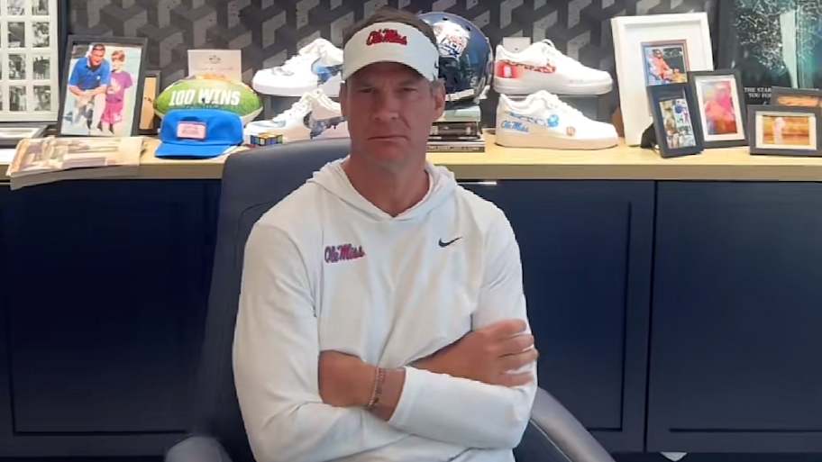 Lane Kiffin upstaged by daughter Landry’s green workout fit in pilates ...