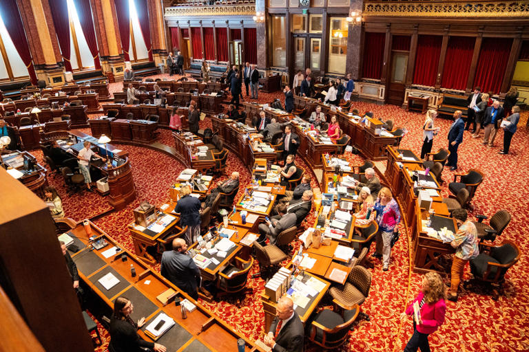 Here's how to contact Iowa lawmakers and track bills during session