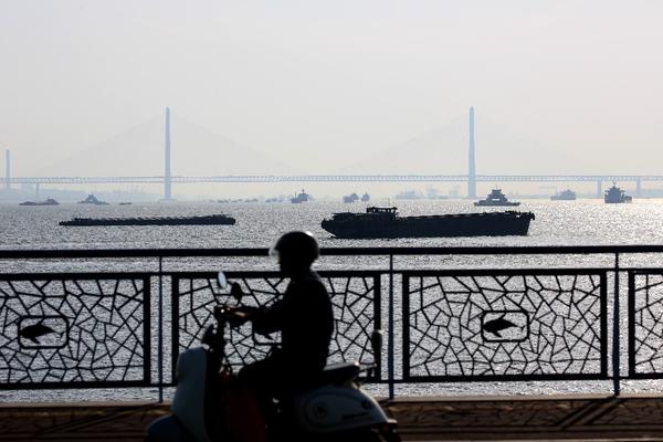 10 Blues Guitarists Who Invented Rock ‘n’ Roll