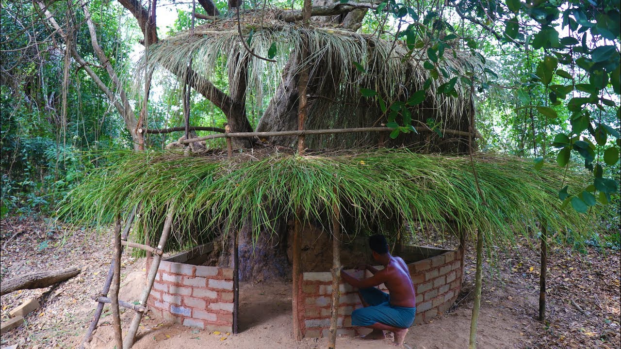 Building mud brick walls & grass roof with primitive tools