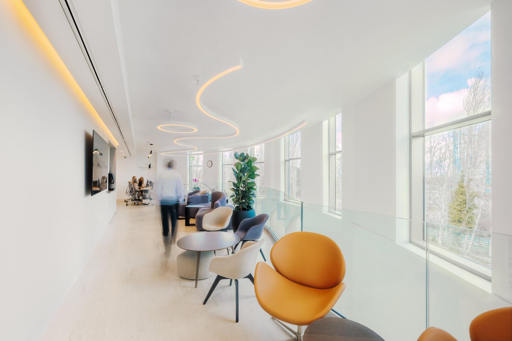 Skin cancer specialists reveal lifesaving mole check method