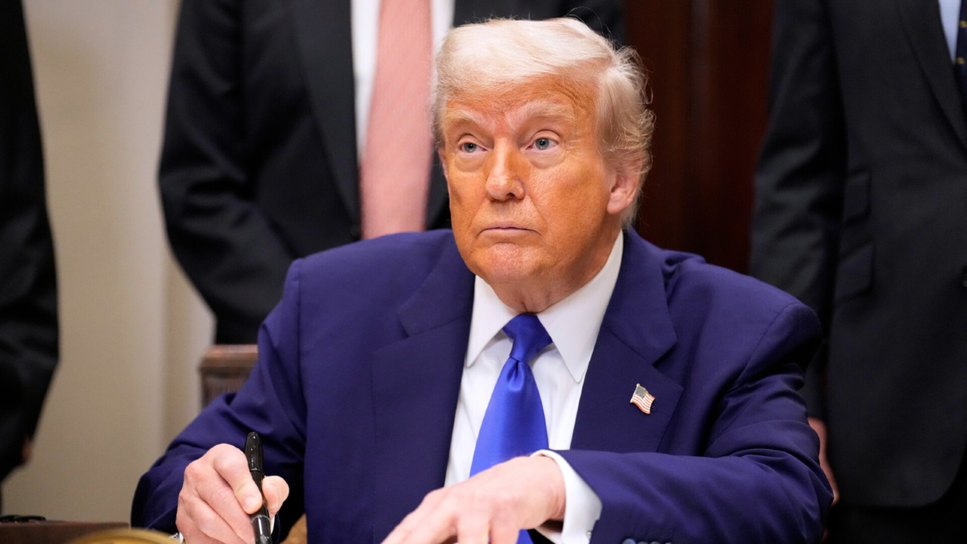 Donald Trump signs executive order to slash prescription drug prices