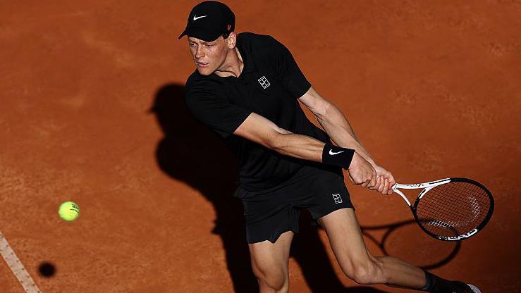 Sinner cruises through to Italian Open last 16