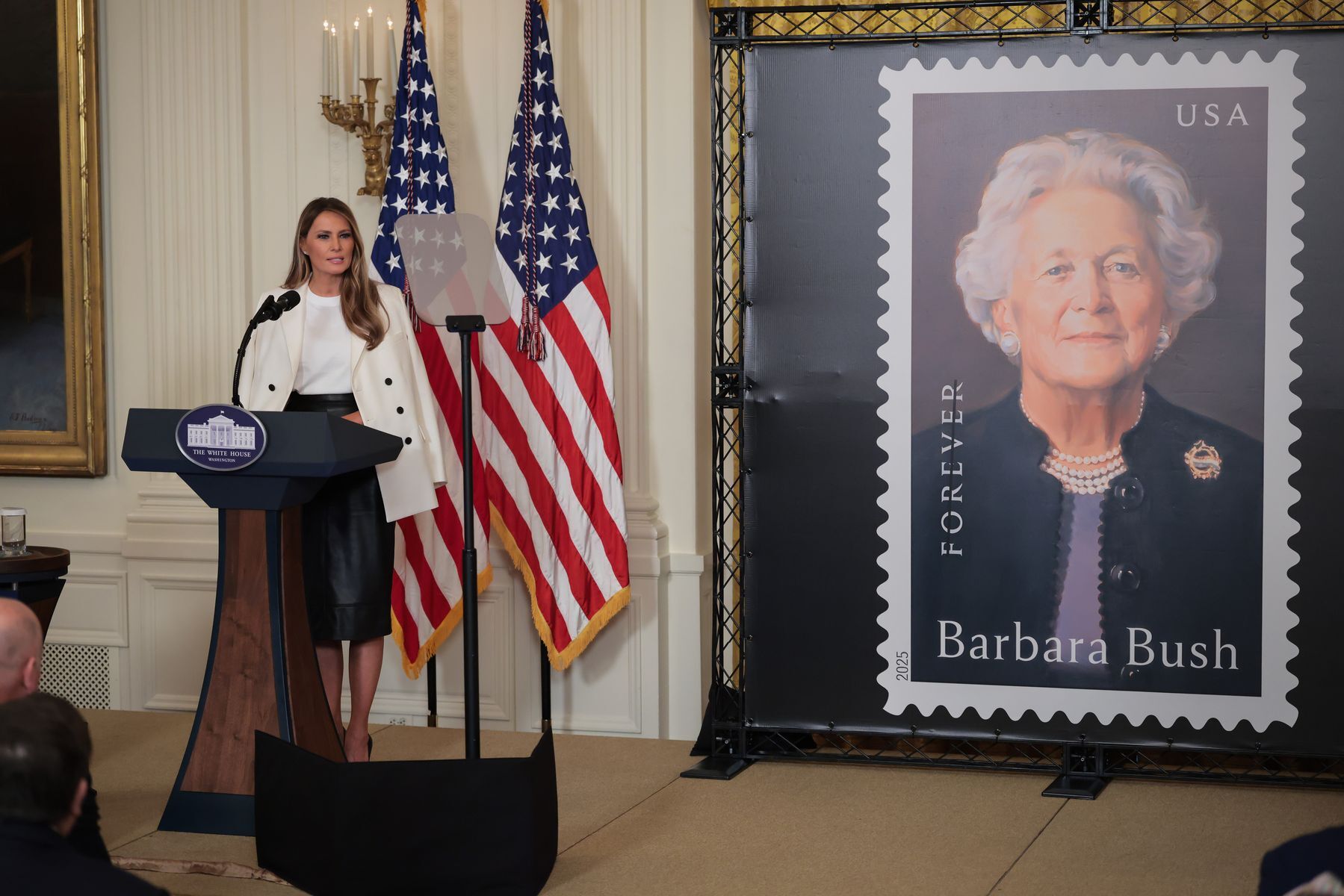 Avtäckning av Barbara Bush-frimärke av Melania Trump: George W. Bushs ...