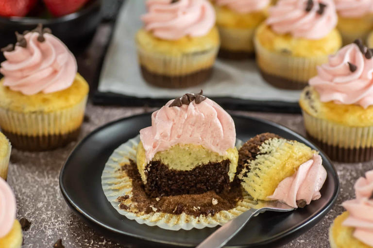 How to Make Neapolitan Cupcakes Recipe: Easy Pretty Dessert