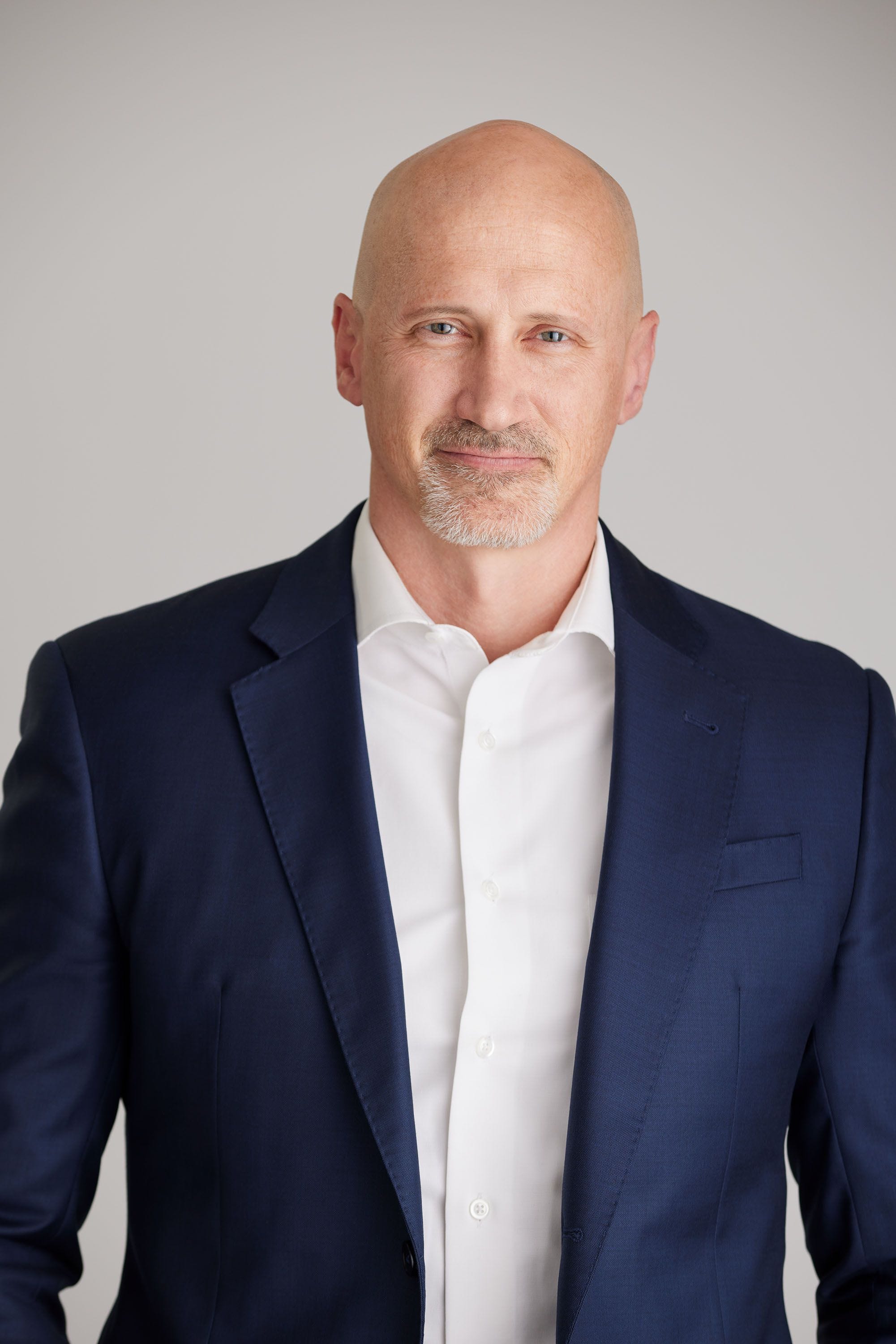 GM hires Sterling Anderson, self-driving truck co-founder, to lead ...