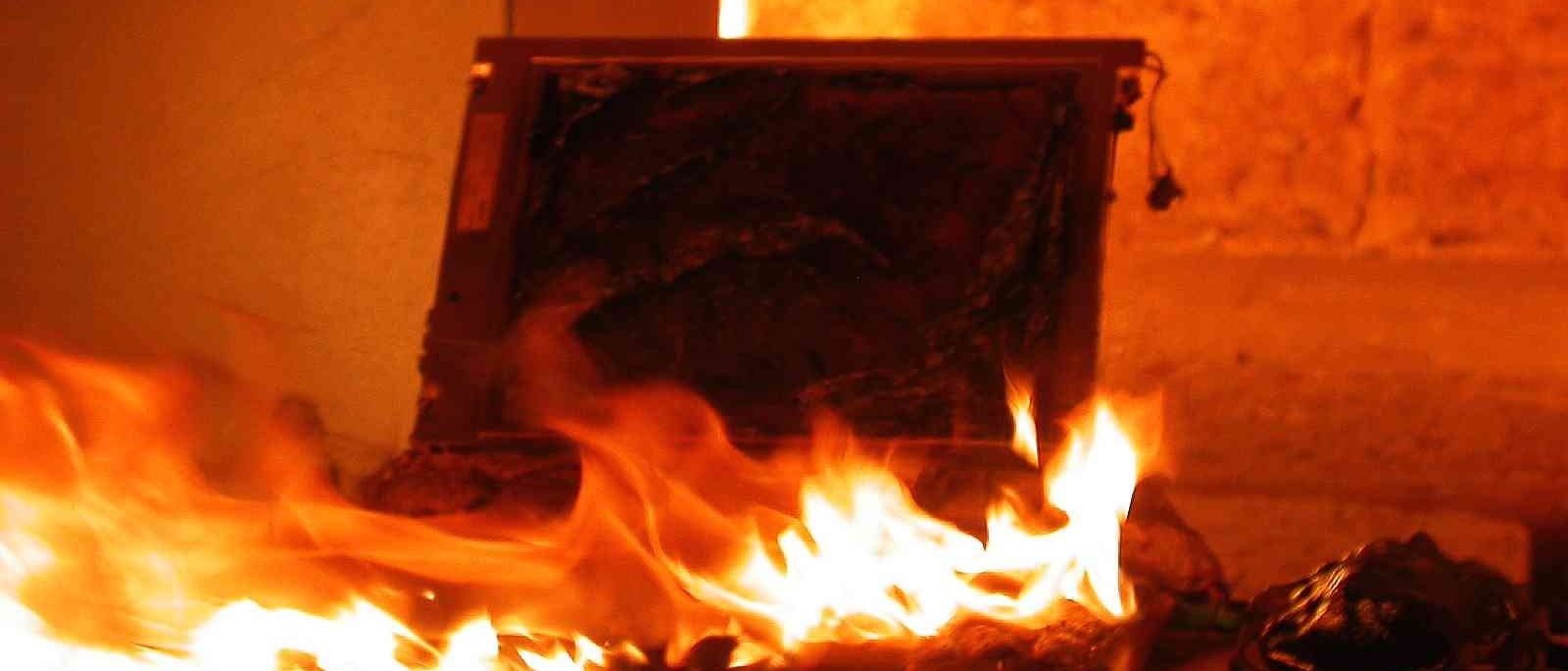 ‘I Heard Screaming’: Kids Are Trying To Make Their Laptops Explode On ...