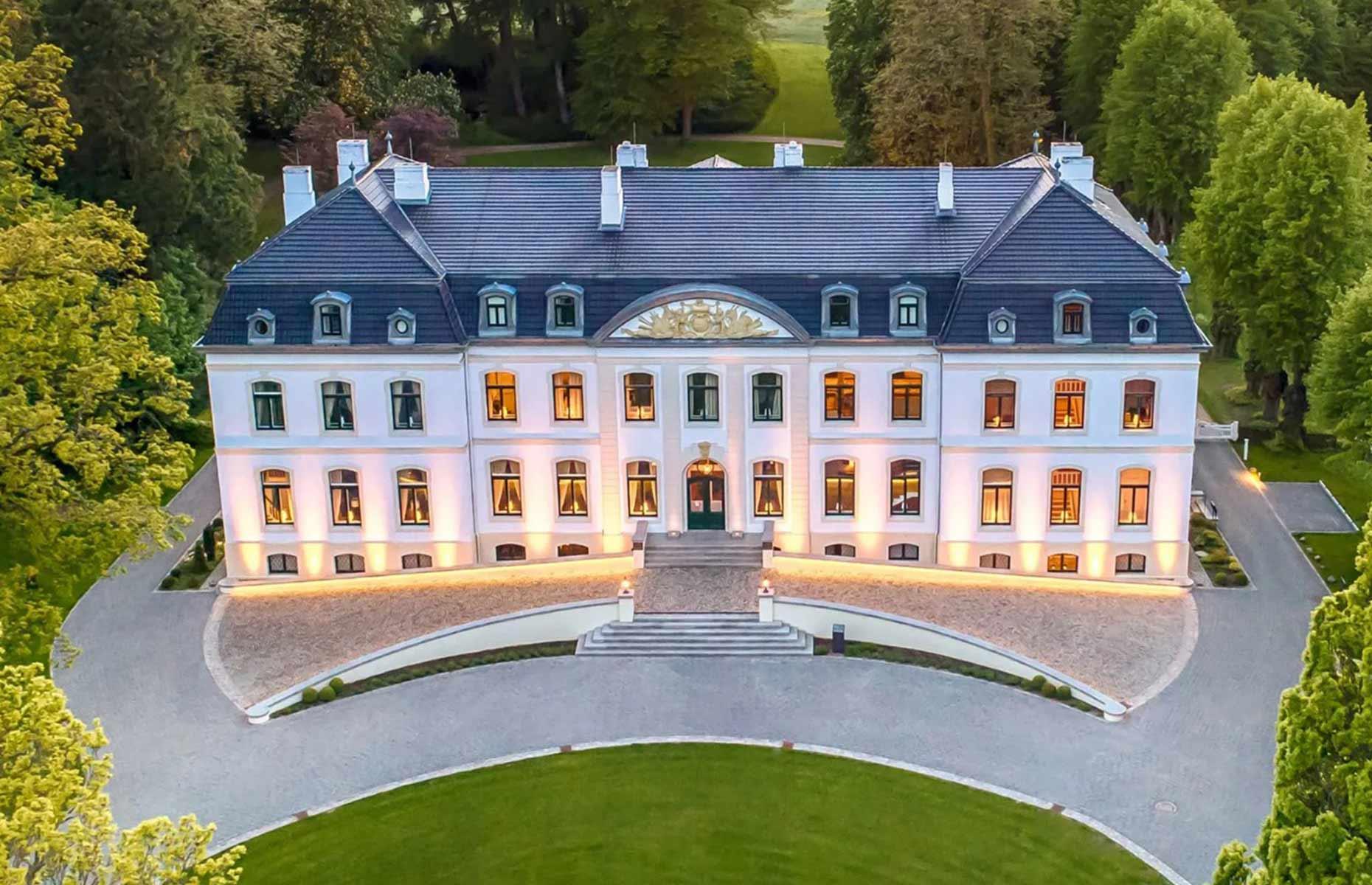 Step inside the jaw-dropping homes that only billionaires can afford
