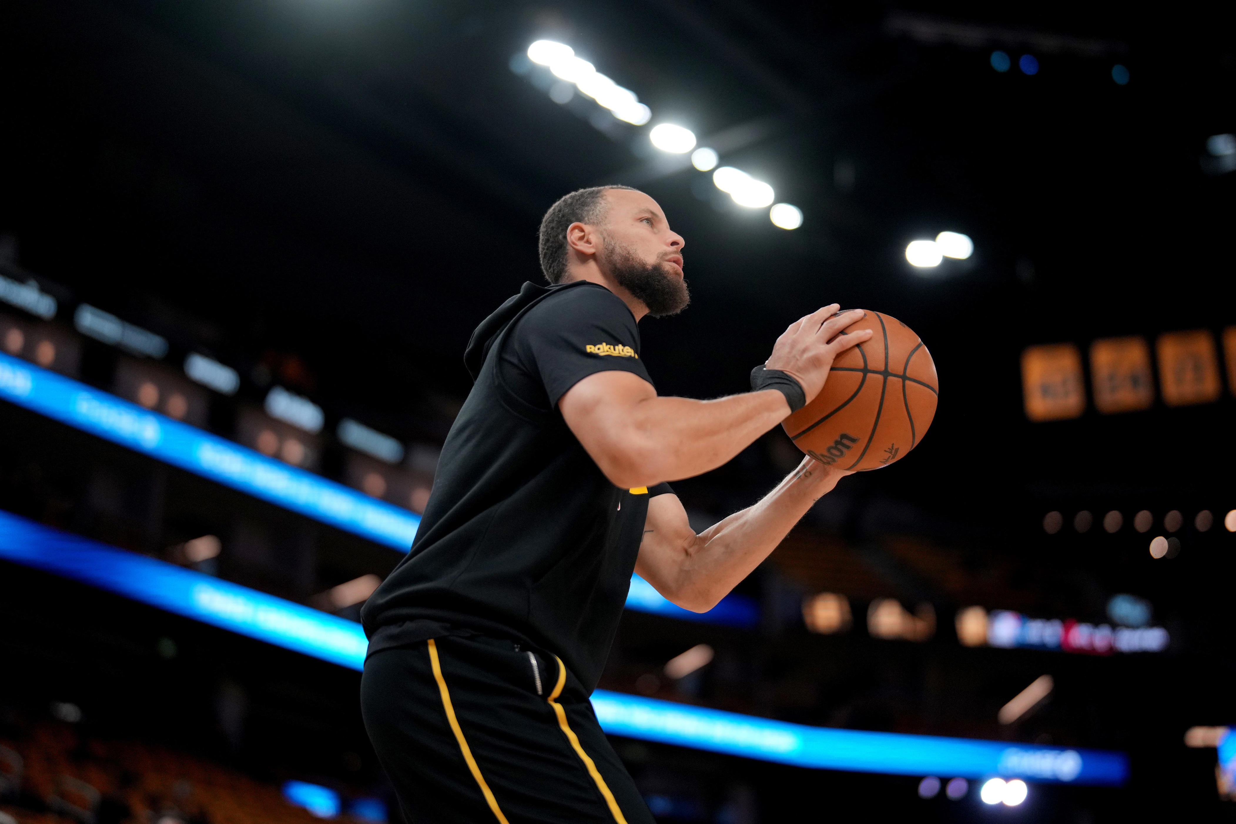 Report: Steph Curry (hamstring) goes through workout during injury rehab