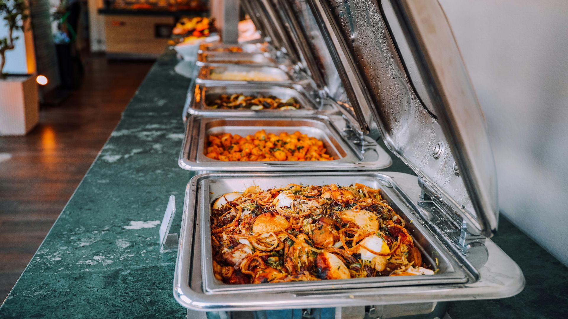 10 Unhealthy Foods At Buffets To Limit & 10 Healthier Options You Can