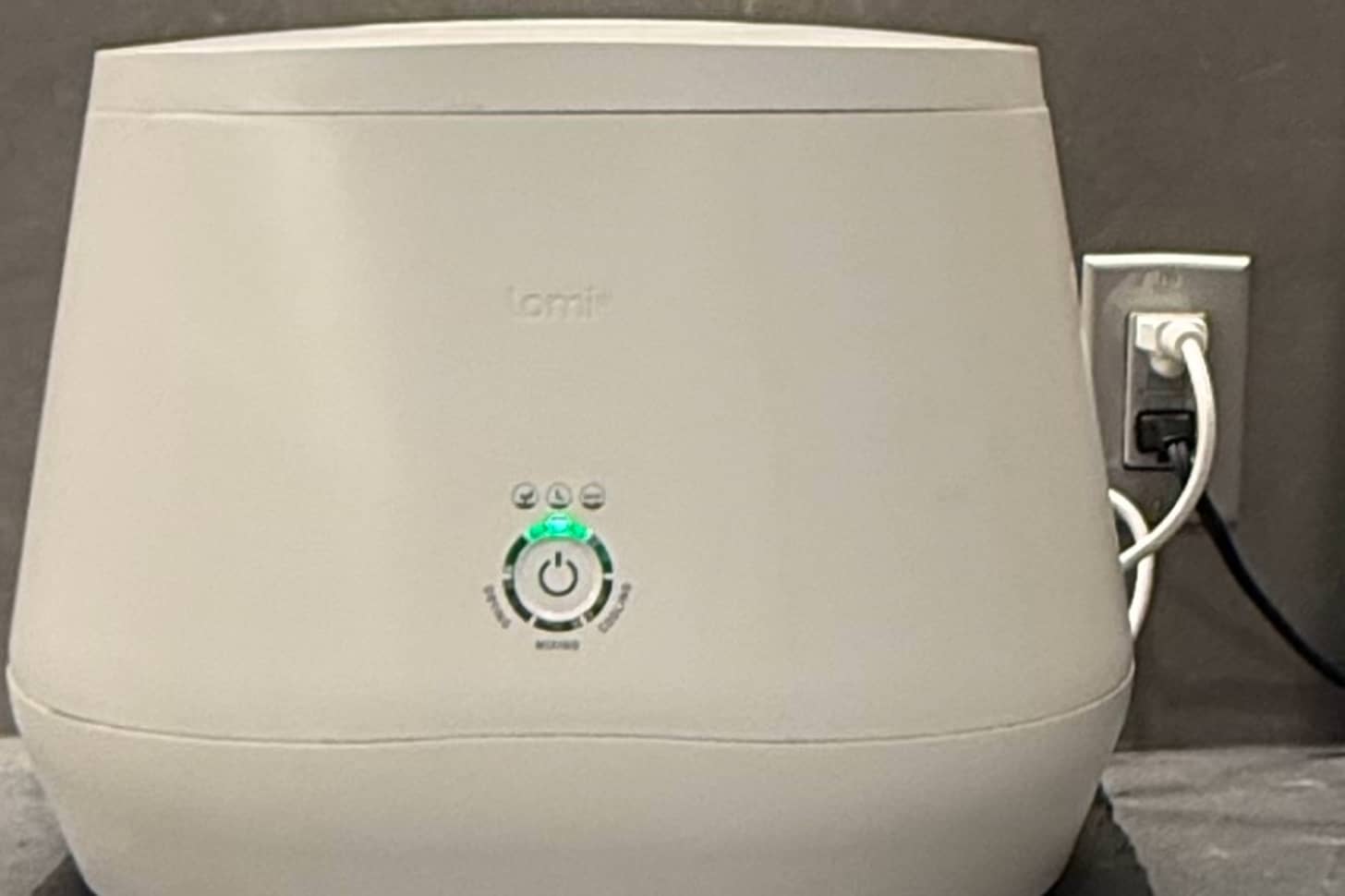 This Countertop Composter Curbs My Food Waste and Creates Plant Fertilizer