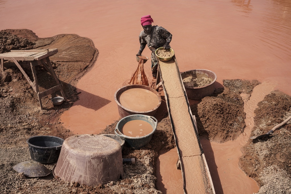 Mercury fuels gold mining in Senegal. And it’s poisoning the people who use it