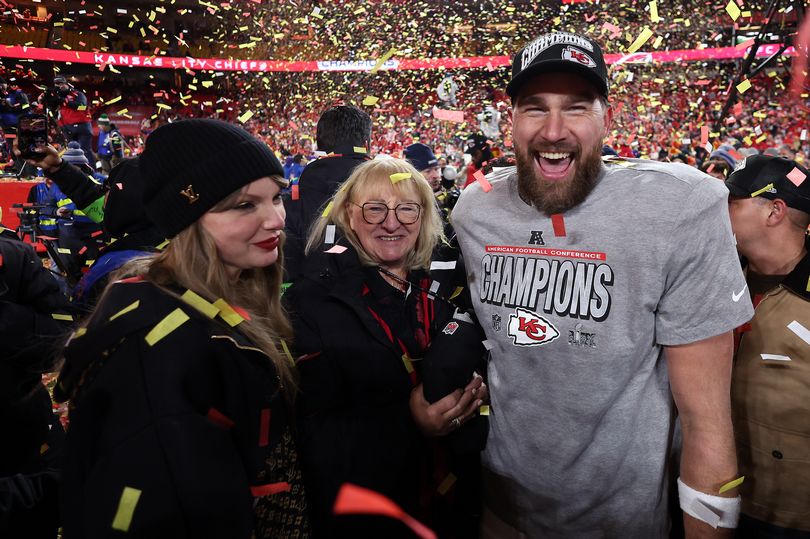 NFL fans crying at NFL's Mother's Day post for Travis and Jason Kelce