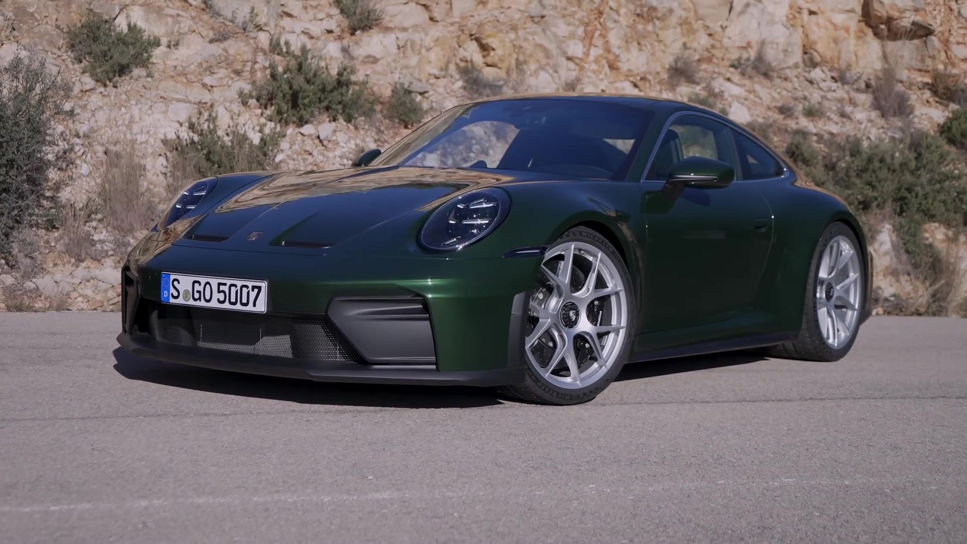 Porsche 911 GT3 Design preview in Oak Green Metallic Neo with ...