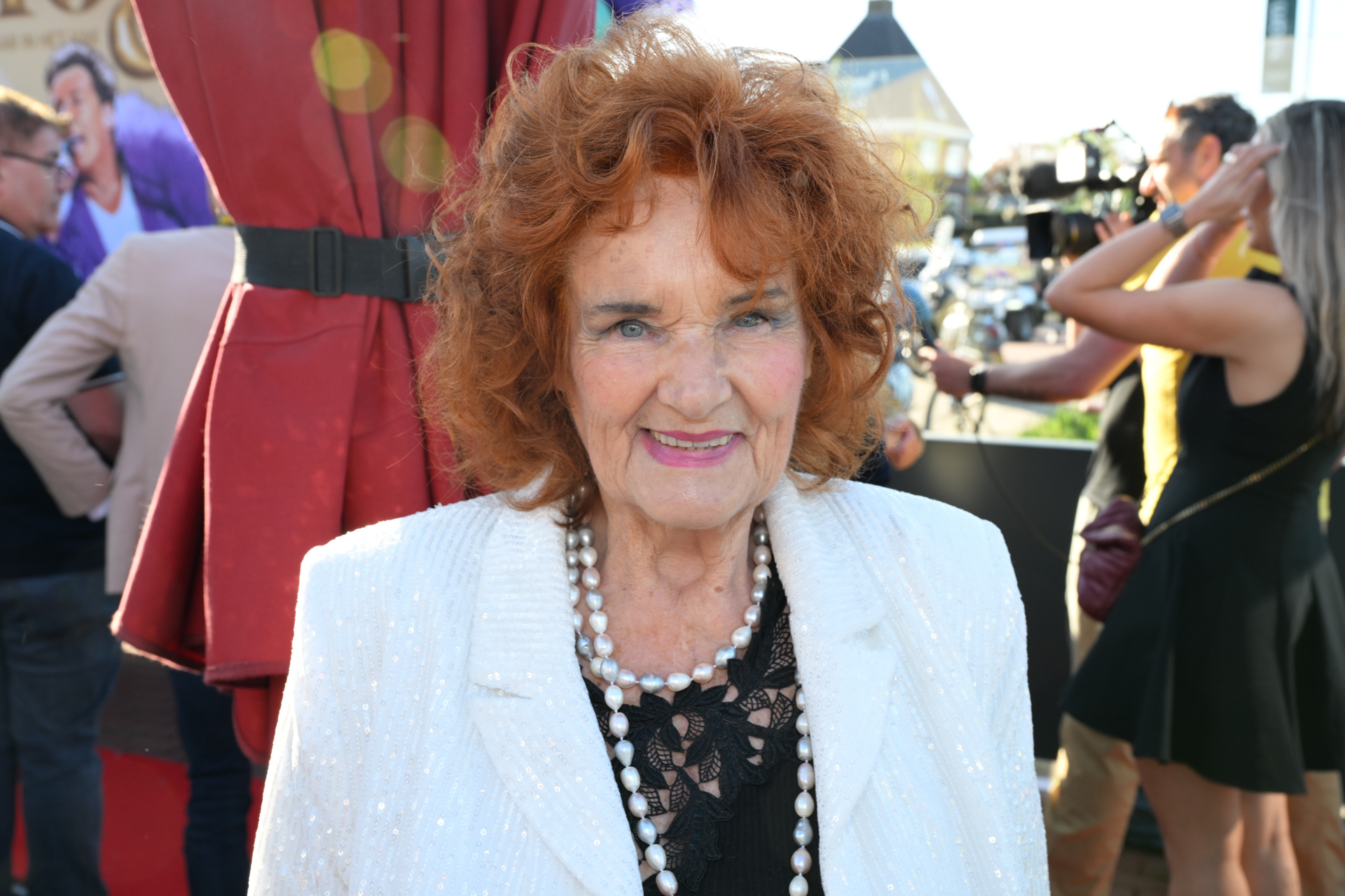 Wie kent deze jarige zangeres nog?