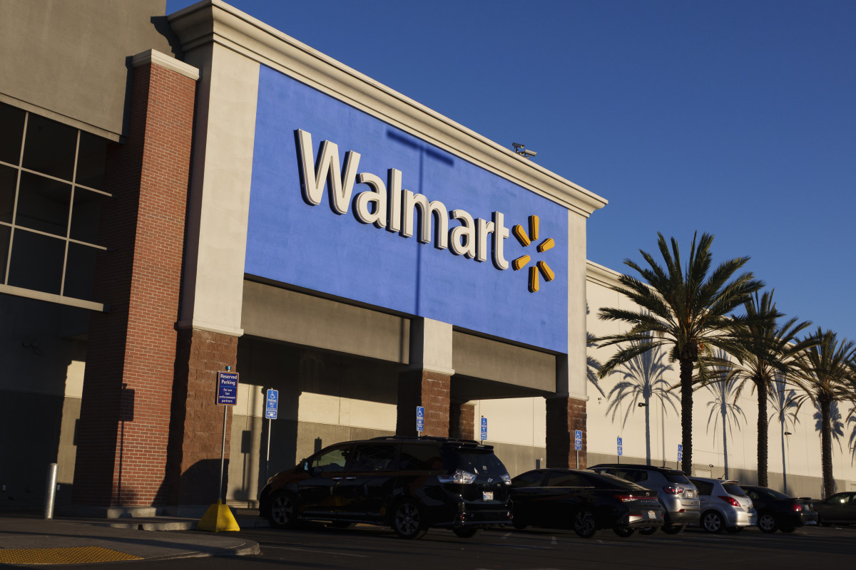 Walmart Selling Highly-Rated 'Mock Crocs' for $10: 'Never Buying the ...