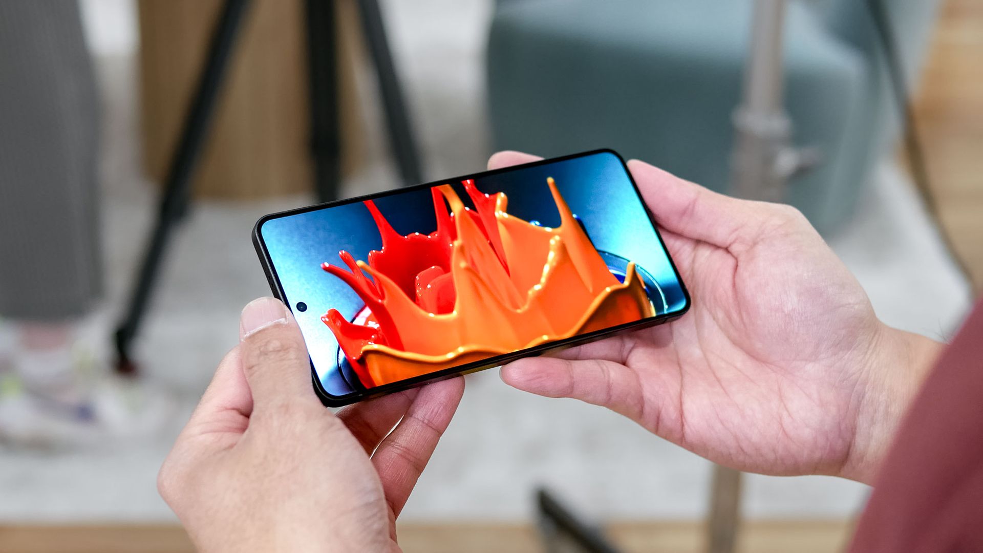 The Galaxy S25 Edge shows us what the trade-off is with thinner phones ...