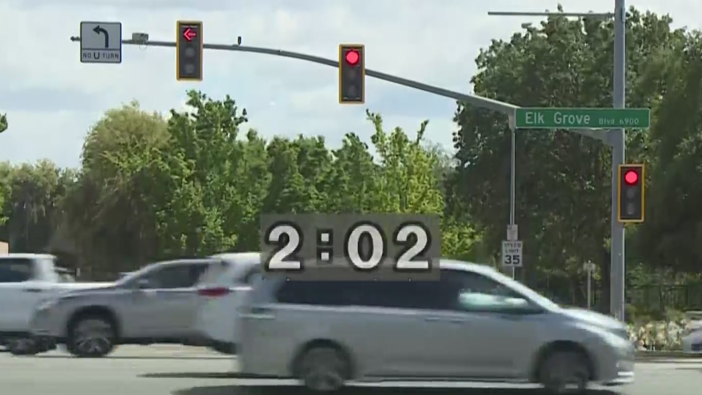 Elk Grove drivers seeing red over stoplight wait times