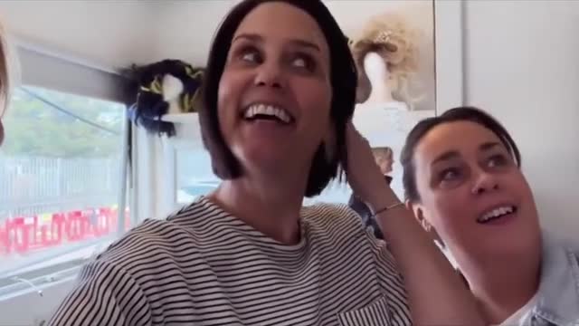 Eastenders star shares breast cancer diagnosis with candid wig-fitting ...