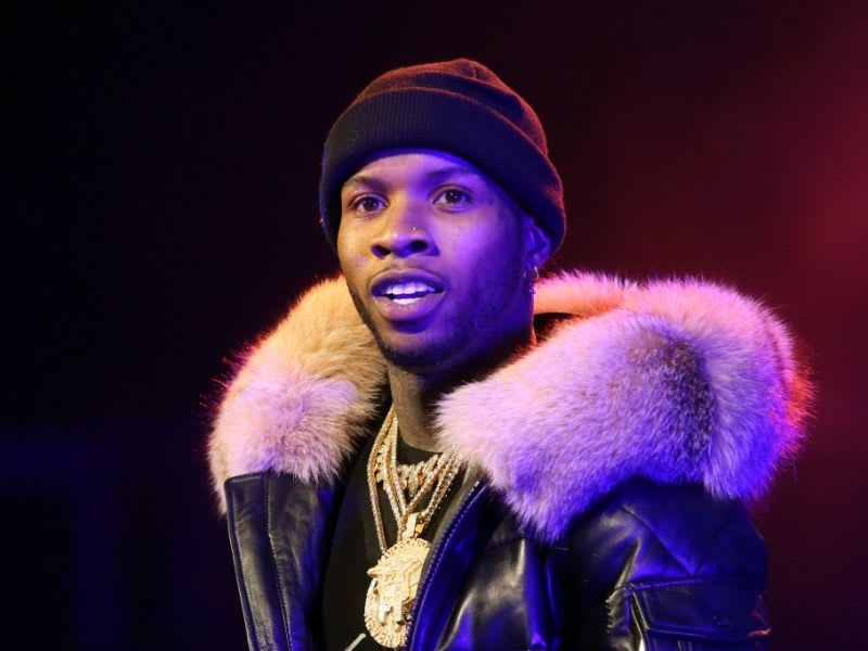 Tory Lanez: 14 Messerstiche im Kopf! Rapper nach Gefängnis-Attacke ...