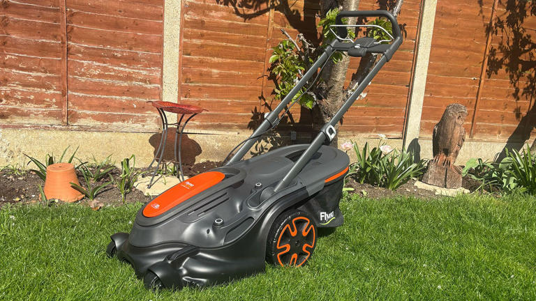 Flymo UltraMow Duo 36V 460 review: twice the blades equals twice the ...