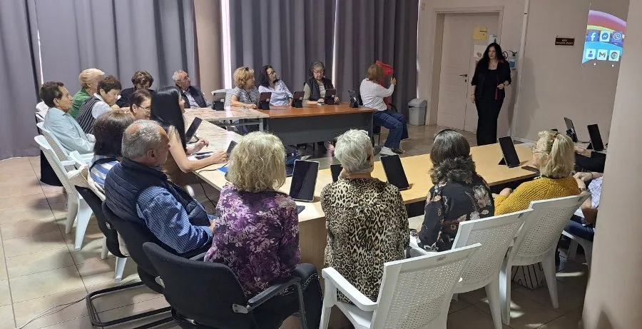 Ο ΚΟΔΗΠ φέρνει την τεχνολογία στα ΚΑΠΗ: «Ψηφιακή Σύνδεση» για την Τρίτη ...