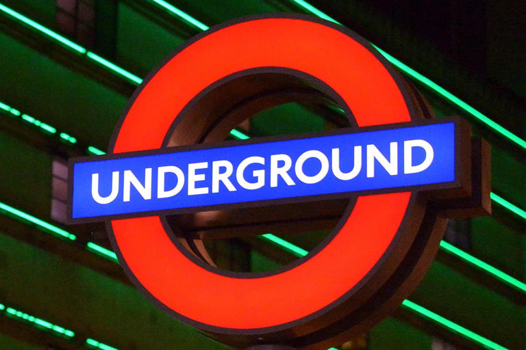 London travel news LIVE: Minor delays to Elizabeth Line