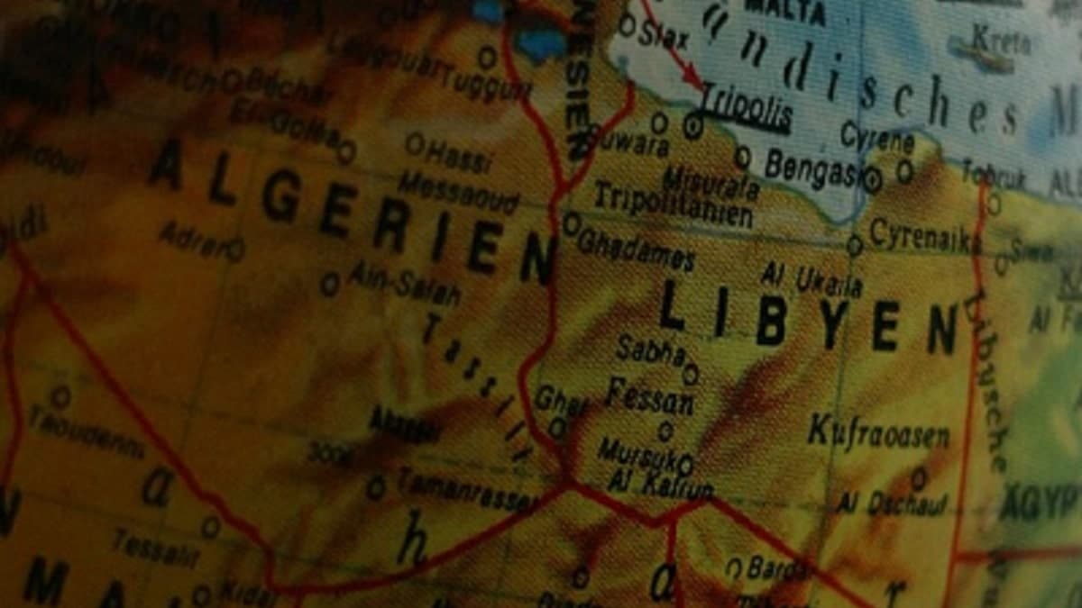 Libye : affrontements à Tripoli, les ressortissants algériens invités à ...