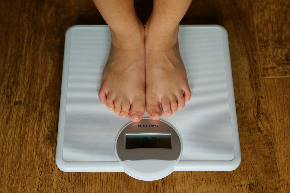 Obese children to be given numberless scales in NHS weight-loss scheme