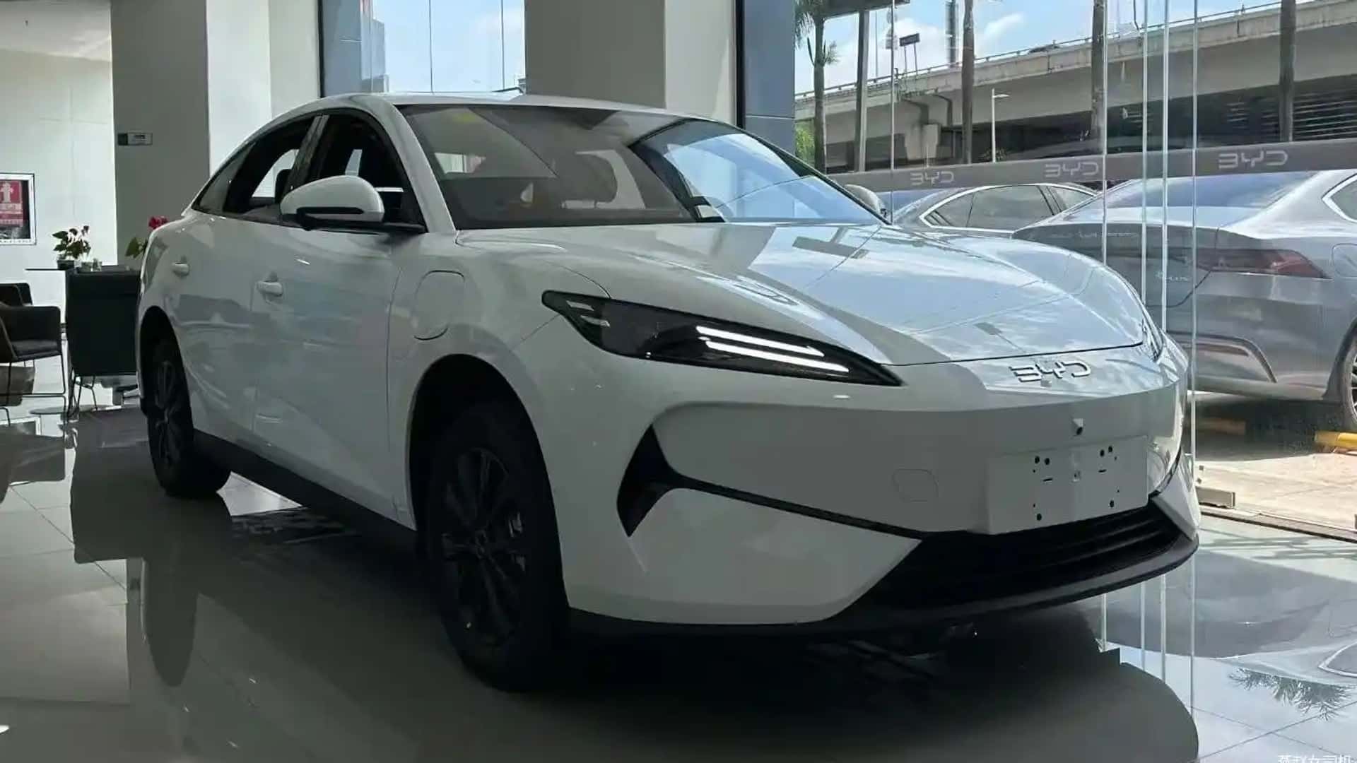 BYD e7: sedã elétrico barato chega às lojas com preço de R$ 79 mil
