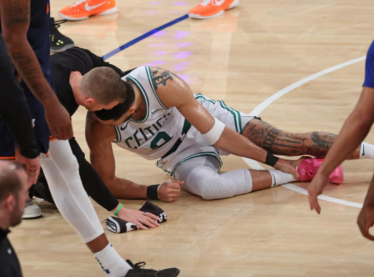 Agonizing Jayson Tatum video has fans fearing the worst with Celtics on ...