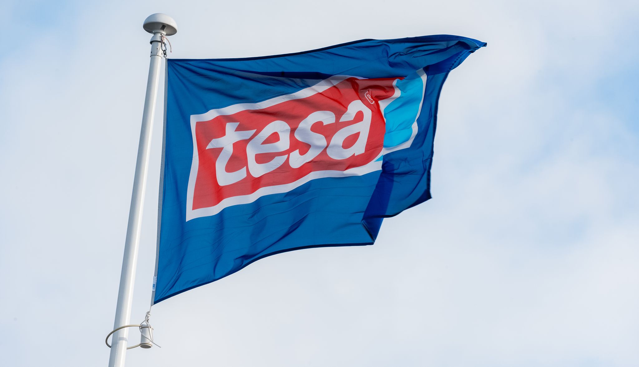 Zeiss und Tesa kooperieren bei Frontscheiben-Displays