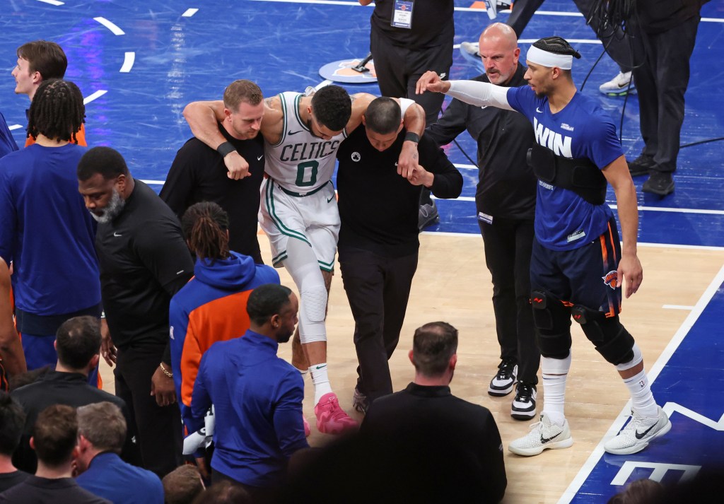 Agonizing Jayson Tatum video has fans fearing the worst with Celtics on ...