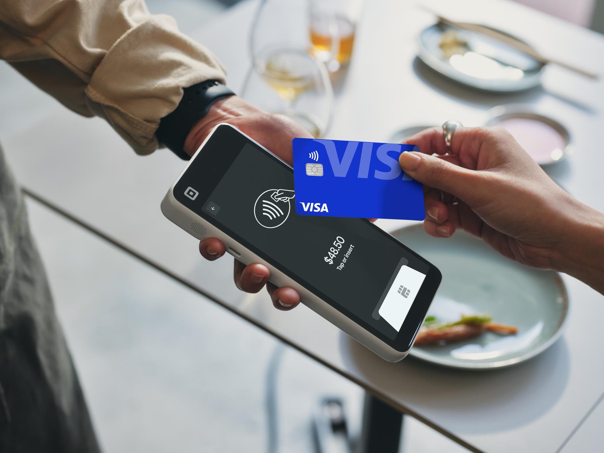 Square’s $399 Handheld accepts tap-to-pay at your table